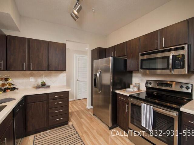 2 BR, 2 BA Apartment 3000 Bissonnet St, Houston, TX 77005