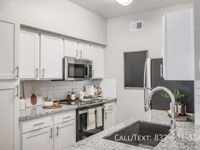 2 BR, 2 BA Apartment 3000 Kingwood Dr, Kingwood, TX 77339