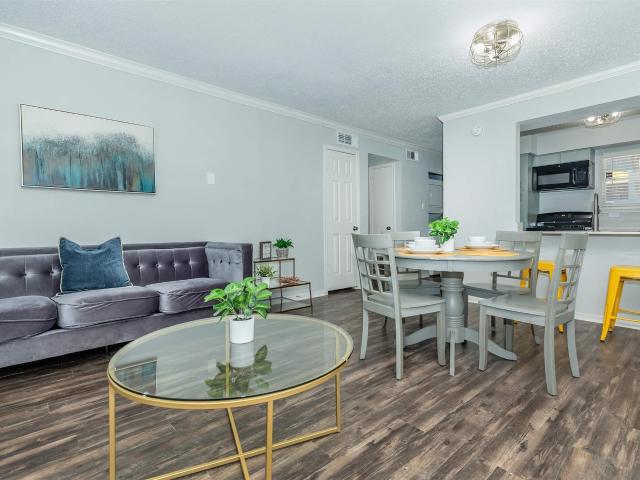 2 BR, 2 BA Apartment 3001 Hillcroft Street, Houston, TX 77057