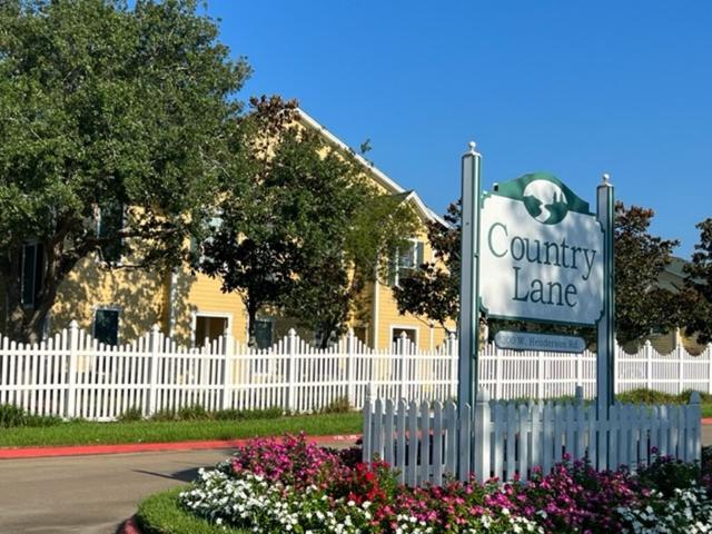 2 BR, 2 BA Apartment 300 W Henderson Rd Unit 508, Angleton, TX 77515