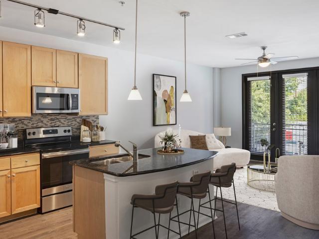 2 BR, 2 BA Apartment 300 W 3rd St, Austin, TX 78703