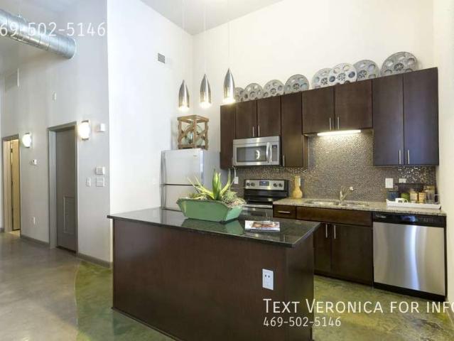 2 BR, 2 BA Apartment 300 West Avenue, Austin, TX 78701