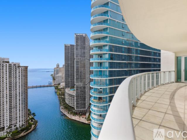 2 BR, 2 BA Apartment 300 Biscayne Blvd, Unit 2Bed, Miami, FL 33132