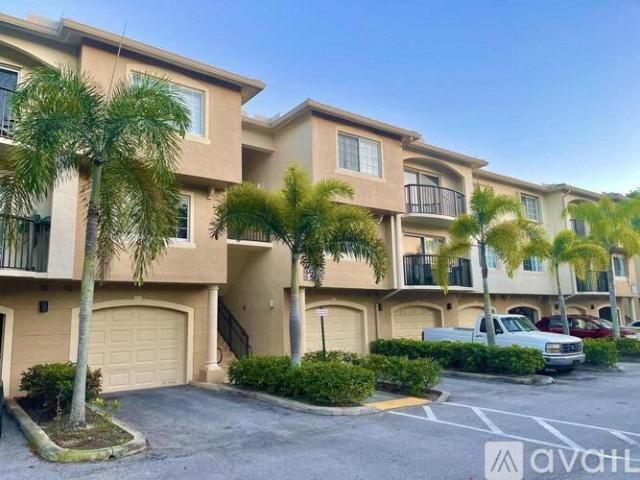 2 BR, 2 BA Apartment 300 Crestwood Ct N, Unit 309, Royal Palm Beach, FL 33411
