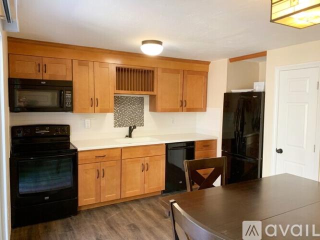 2 BR, 2 BA Apartment 300 Falmouth Road, Unit 12c, Mashpee, MA 02649