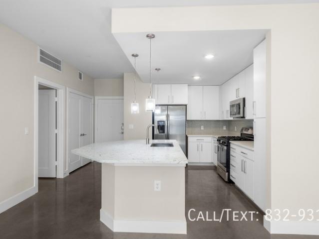 2 BR, 2 BA Apartment 300 Ruthven St, Houston, TX 77002