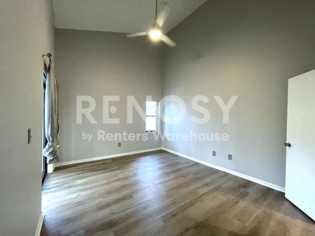 2 BR, 2 BA Apartment 300 S Florida Ave, Tarpon Springs, FL 34689