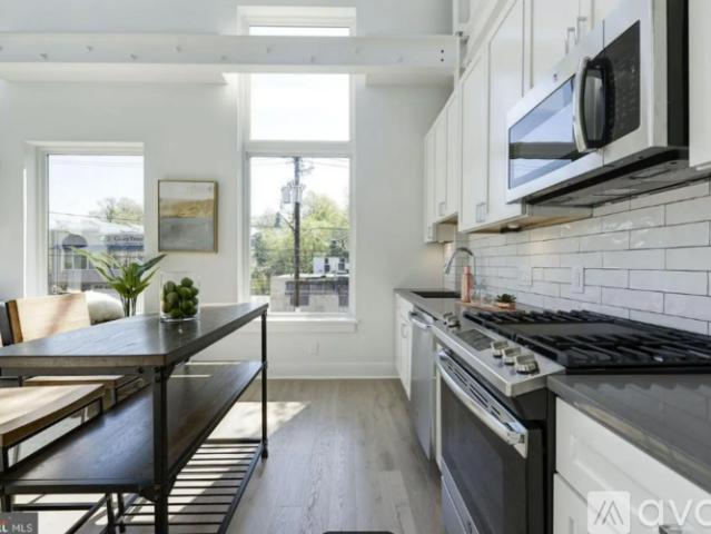 2 BR, 2 BA Apartment 3018 12 Th Street Northeast, Unit 2, Washington, DC 20017