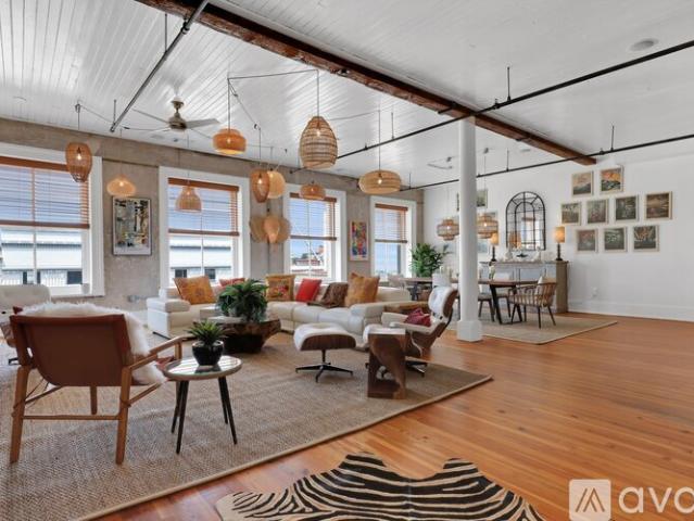 2 BR, 2 BA Apartment 301 W Broughton St, Unit 4A, Savannah, GA 31401