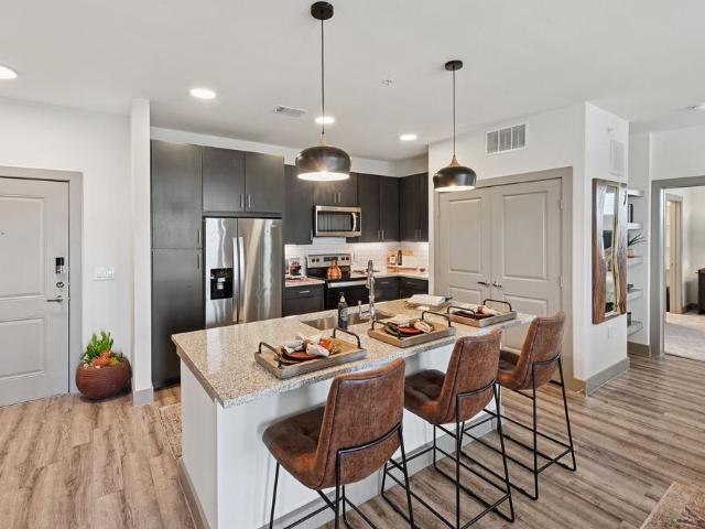2 BR, 2 BA Apartment 301 Mercedes Street Unit 012 12203, Fort Worth, TX 76126