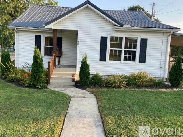 2 BR, 2 BA Apartment 301 Poplar Street North, Cowan, TN 37318
