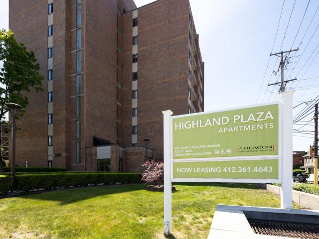 2 BR, 2 BA Apartment 301 S Highland Ave Unit 404, Pittsburgh, PA 15206