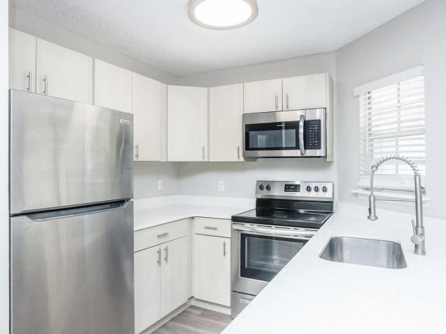 2 BR, 2 BA Apartment 3024 N Powers Dr Unit 83, Orlando, FL 32818