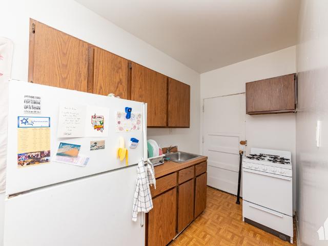 2 BR, 2 BA Apartment 3024 North Halsted Street, Chicago, NY 60657