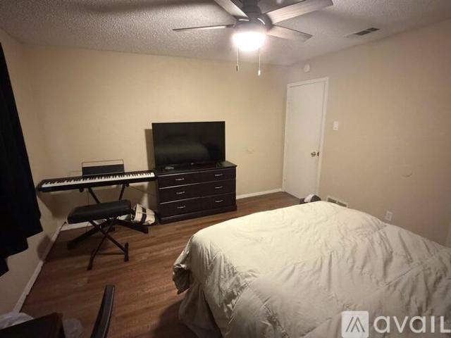 2 BR, 2 BA Apartment 3024 Tudor Ln, Unit 201, Irving, TX 75060