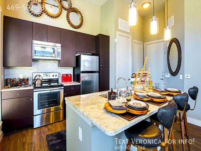 2 BR, 2 BA Apartment 3030 Hester Ave, Dallas, TX 75205