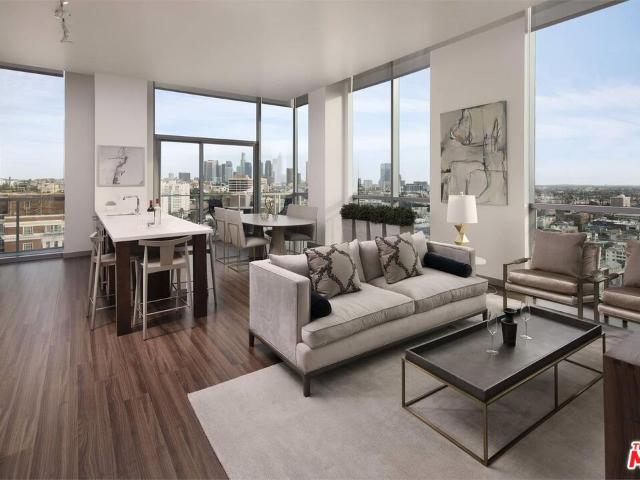 2 BR, 2 BA Apartment 3033 Wilshire Boulevard, Los Angeles, CA 90020