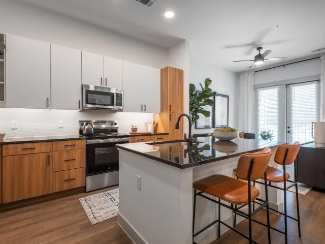 2 BR, 2 BA Apartment 3035 North Tryon Street Unit 2023, Charlotte, NC 28206