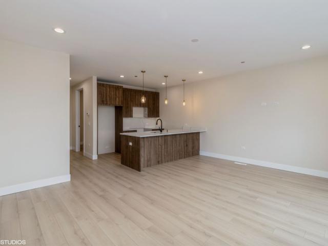 2 BR, 2 BA Apartment 3043 W. Irving Park Road, Chicago, IL 60618