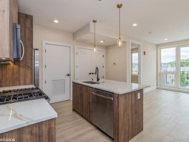 2 BR, 2 BA Apartment 3043 W. Irving Park Road, Chicago, IL 60618
