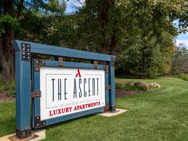 2 BR, 2 BA Apartment 30545 Crest Forest Unit 680, Farmington, MI 48331