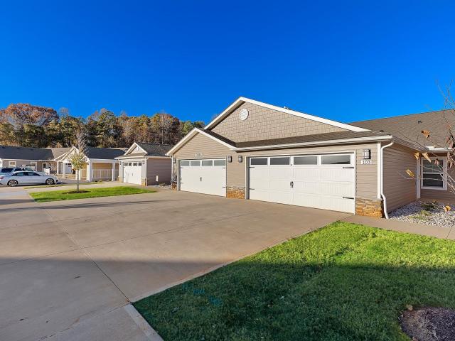2 BR, 2 BA Apartment 3062 12th Avenue Southeast #106 Unit 3102 107, Hickory, NC 28602