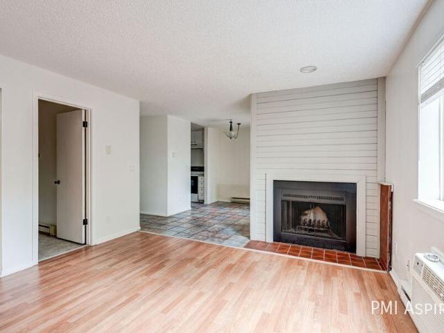 2 BR, 2 BA Apartment 3065 30th St, Boulder, CO 80301