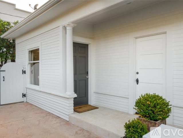 2 BR, 2 BA Apartment 306 West De La Guerra Street, Santa Barbara, CA 93101