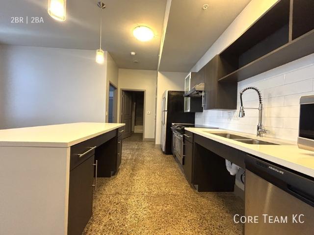2 BR, 2 BA Apartment 306 E. 12th St Kansas City, MO 64106