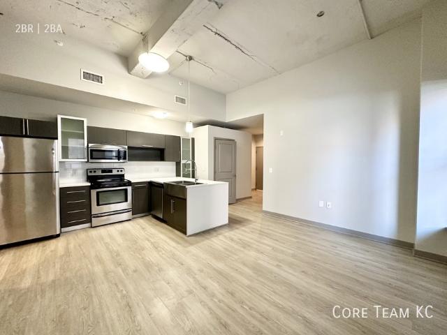 2 BR, 2 BA Apartment 306 E. 12th St Kansas City, MO 64106