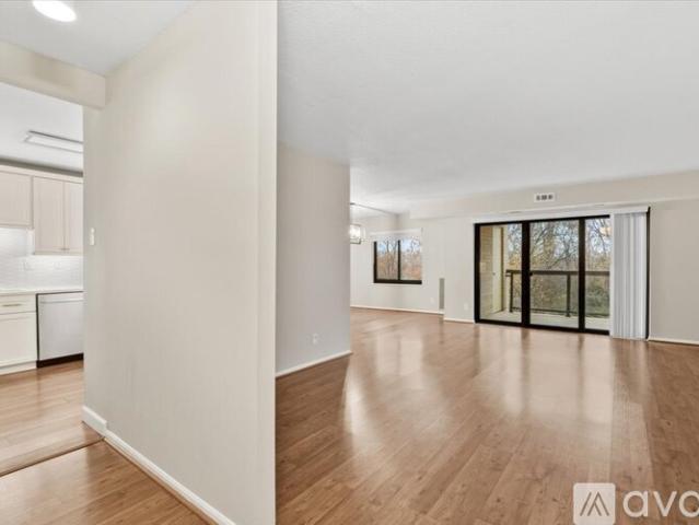 2 BR, 2 BA Apartment 309 Yoakum Parkway, Unit 509, Alexandria, VA 22304