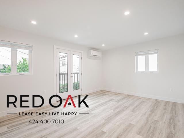 2 BR, 2 BA Apartment 313.5 Detroit St, Los Angeles, CA 90036