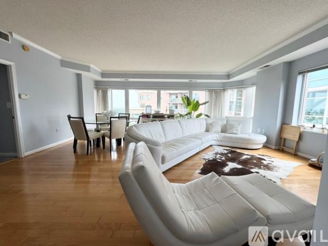 2 BR, 2 BA Apartment 3101 North Hampton Drive, Unit 1517, Alexandria, VA 22302