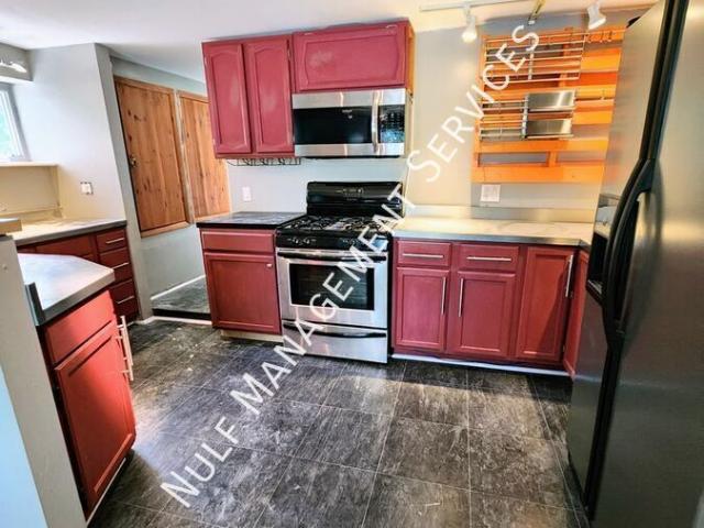 2 BR, 2 BA Apartment 3131 Josephine Street, Pittsburgh, PA 15203