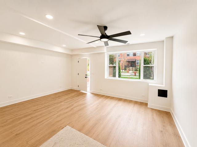 2 BR, 2 BA Apartment 3136 North Ridgeway, Chicago, IL 60618