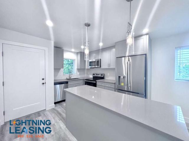 2 BR, 2 BA Apartment 316 1/2 N Detroit St, Los Angeles, CA 90036
