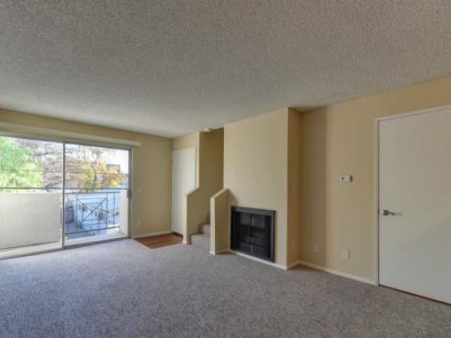 2 BR, 2 BA Apartment 316 N Maple St, Burbank, CA 91505