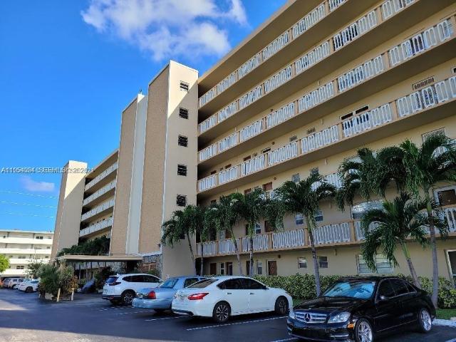 2 BR, 2 BA Apartment 319 Northeast 14th Avenue, Hallandale Beach, FL 33009