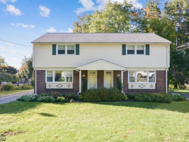 2 BR, 2 BA Apartment 31 Park Ter, Caldwell, NJ 07006