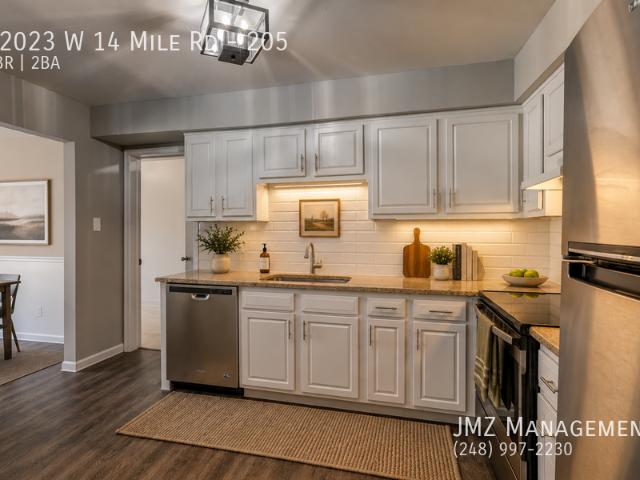 2 BR, 2 BA Apartment 32023 W 14 Mile Rd, Farmington Hills, MI 48334