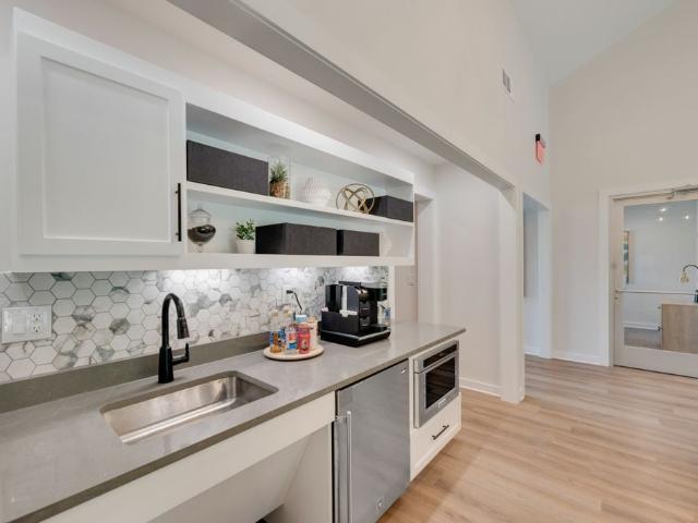2 BR, 2 BA Apartment 320 East Wintergreen Rd Unit 04L, Desoto, TX 75115