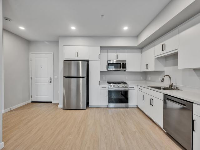 2 BR, 2 BA Apartment 320 North Euclid Avenue Unit 421, Ontario, CA 91764