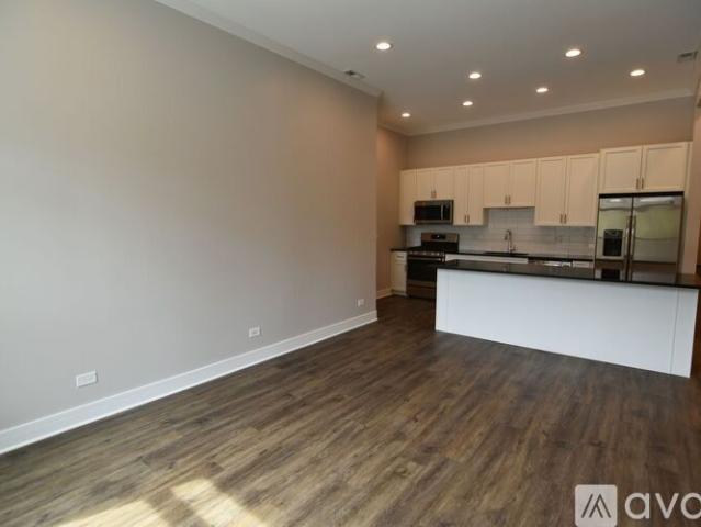 2 BR, 2 BA Apartment 3212 N Halsted St, Unit #1 2 Bed 2 Bath, Chicago, IL 60657