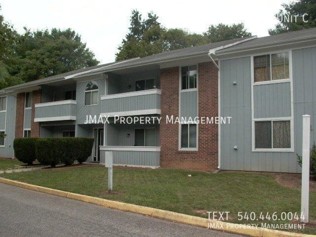 2 BR, 2 BA Apartment 3215 Chaparral Dr Apt C, Roanoke, VA 24018