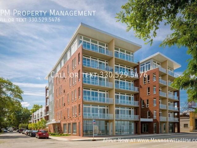 2 BR, 2 BA Apartment 3219 Detroit Ave, Cleveland, OH 44113