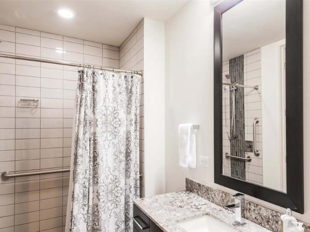 2 BR, 2 BA Apartment 321 Bowie St, Austin, TX 78703