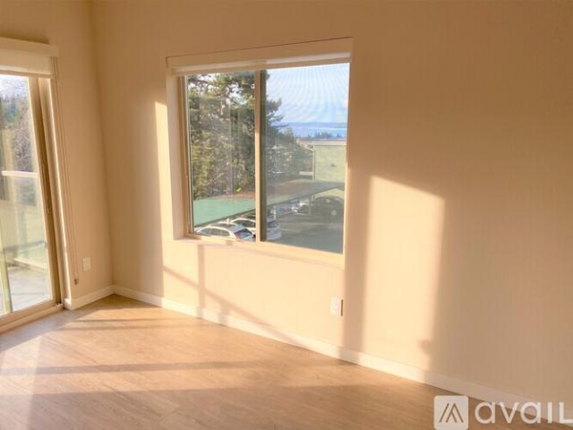 2 BR, 2 BA Apartment 3220 81st Pl SE, Unit 130, Mercer Island, WA 98040