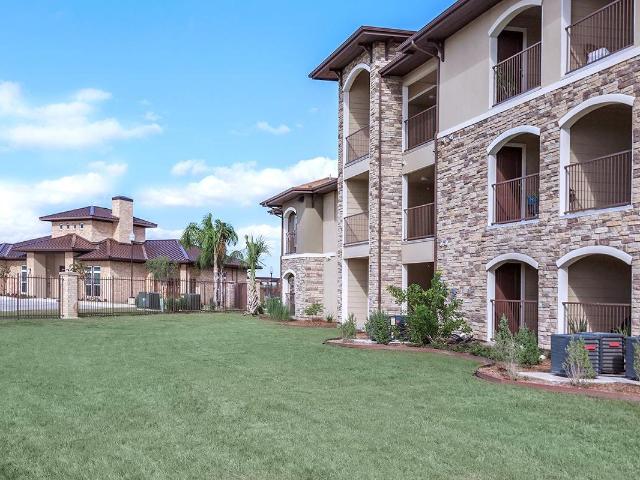 2 BR, 2 BA Apartment 3220 Galeno Crossing, Brownsville, TX 78526