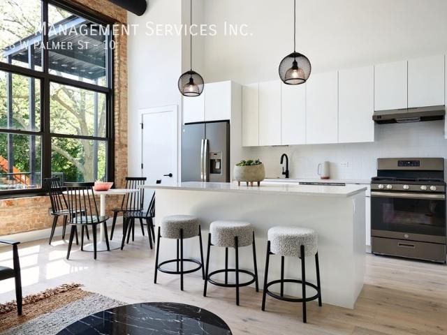2 BR, 2 BA Apartment 3228 W Palmer St, Chicago, IL 60647