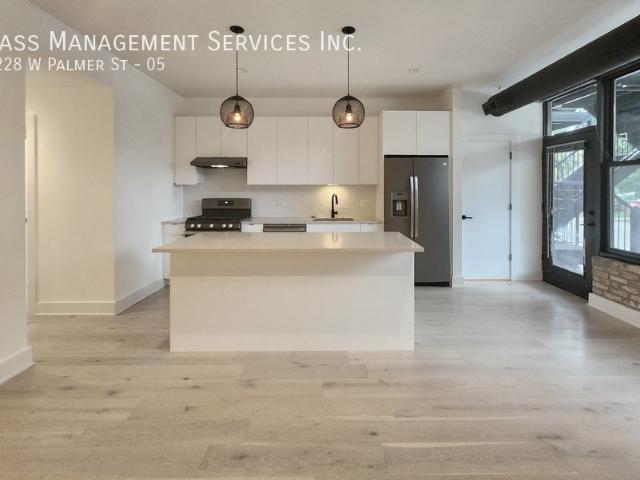 2 BR, 2 BA Apartment 3228 W Palmer St, Chicago, IL 60647